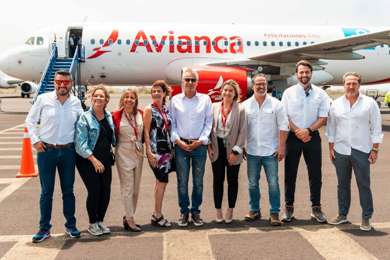Avianca Cargo firma acuerdo para sostenibilidad en Galápagos