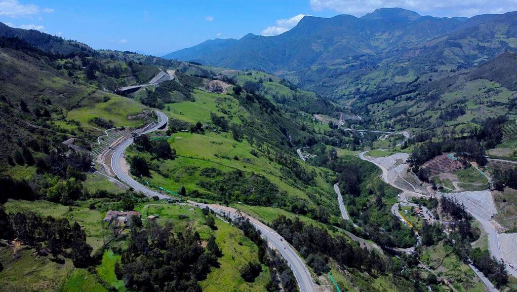 Gobierno de Colombia anuncia inversión en infraestructura vial