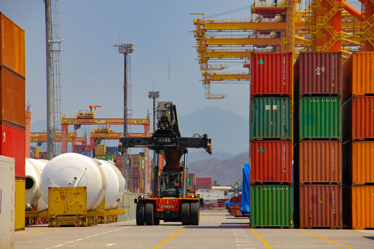 Amplían patios de contenedores en Contecon Manzanillo